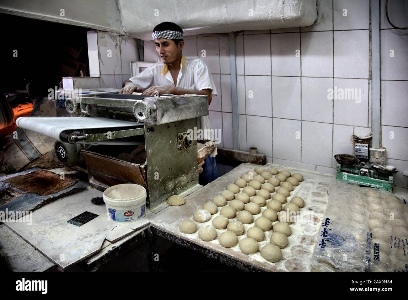 Iranian bakery hi-res stock photography and images - Alamy