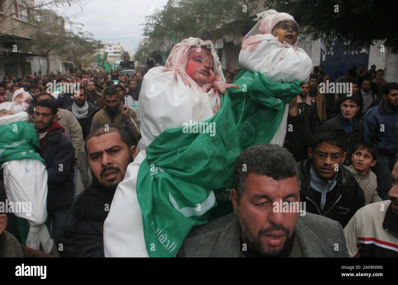 Blood cloth hi-res stock photography and images - Alamy