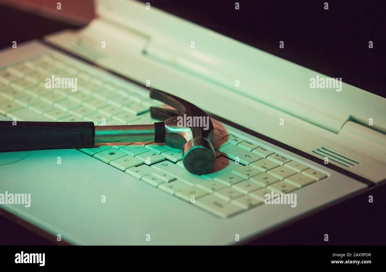 Hammer computer hi-res stock photography and images - Alamy