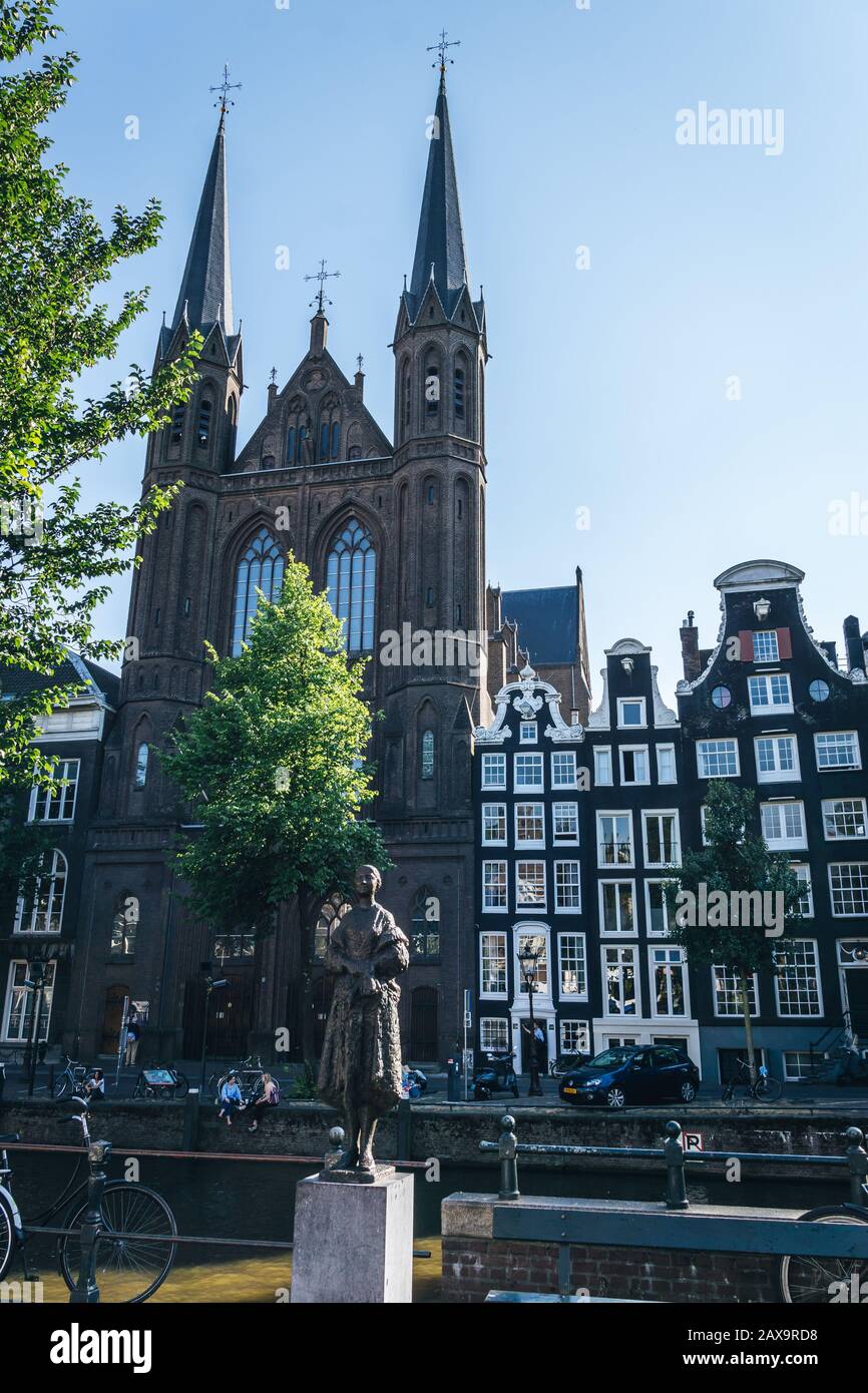 Ancient high rise building gothic architecture hi-res stock photography ...