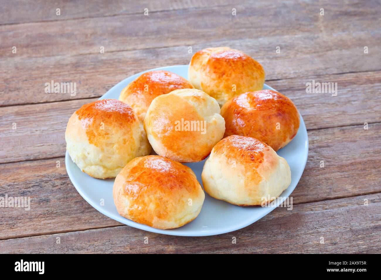 Golden burger buns Stock Photo - Alamy