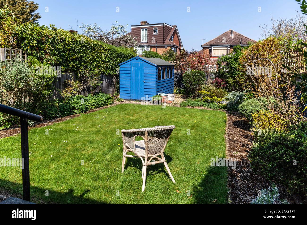 Sunny back garden england hi-res stock photography and images - Alamy