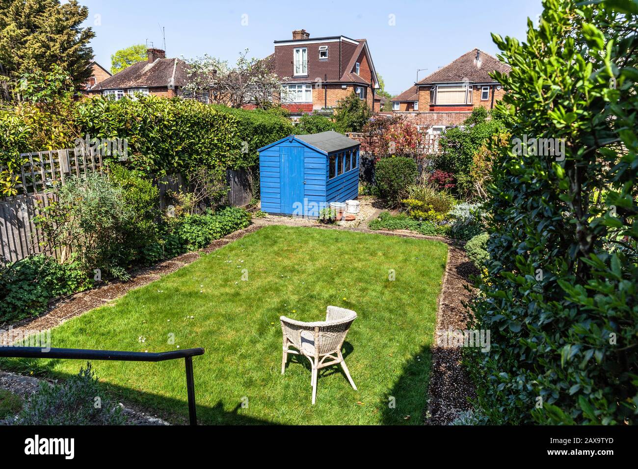 Sunny back garden england hi-res stock photography and images - Alamy