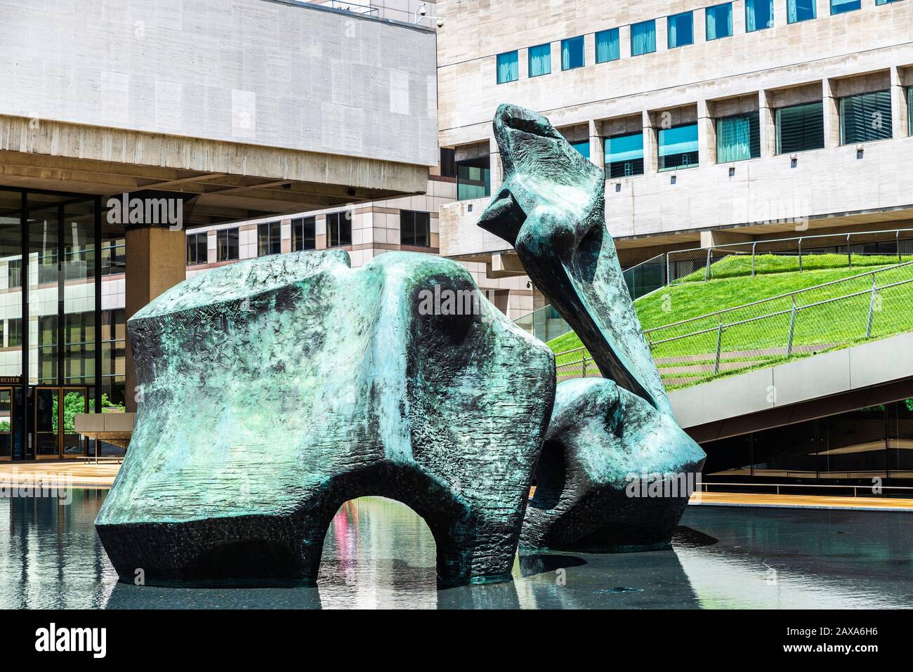 Henry moore reclining figure hi-res stock photography and images - Alamy