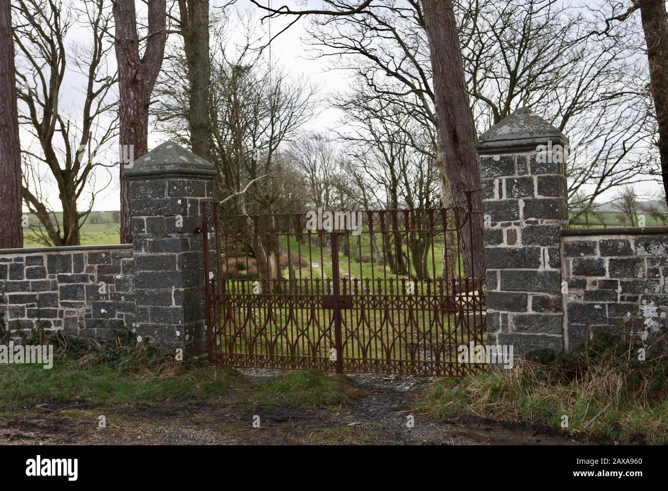 Wrought iron gates entry hi-res stock photography and images - Alamy