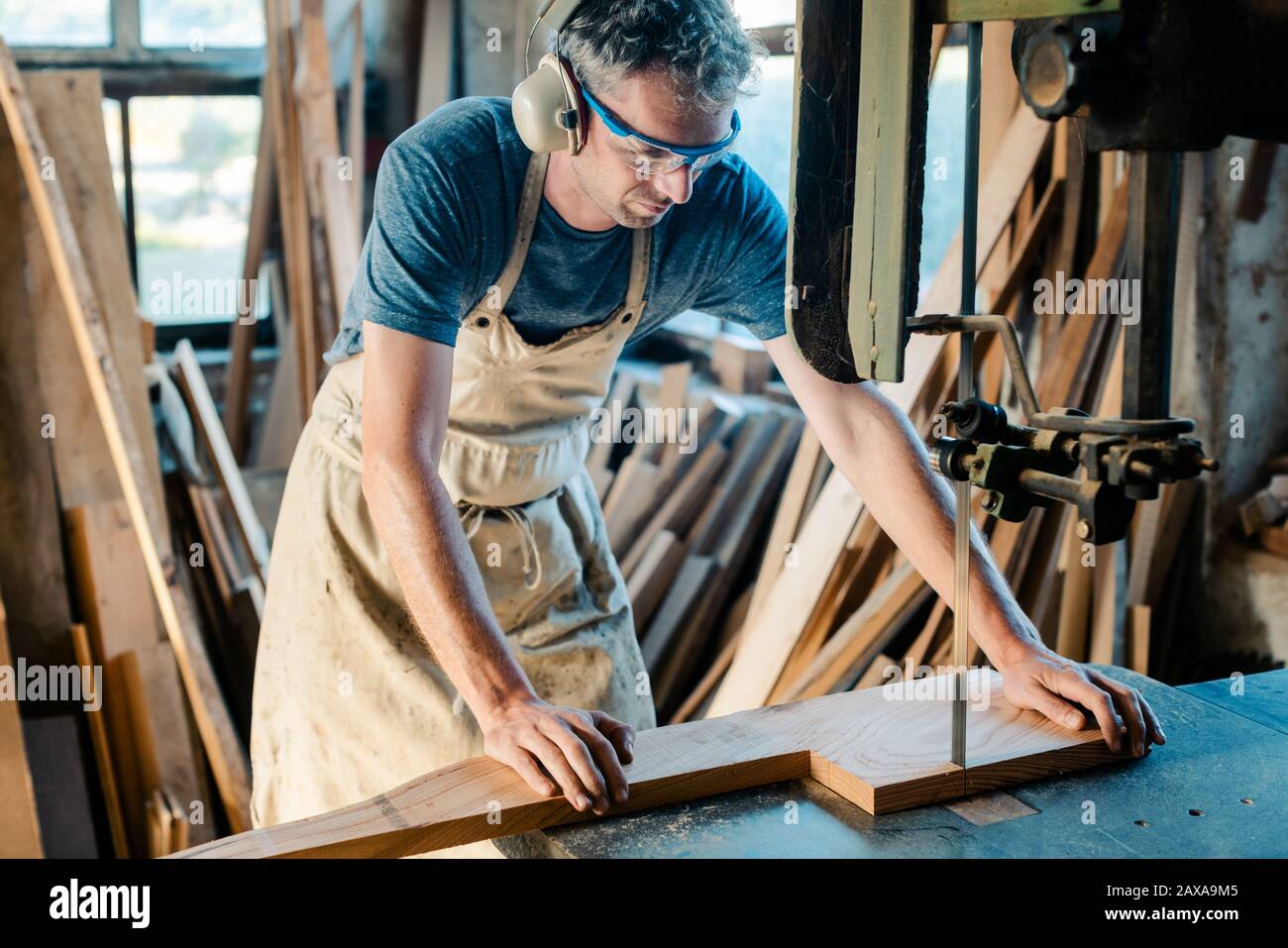 Saw carpenter machine hi-res stock photography and images - Alamy
