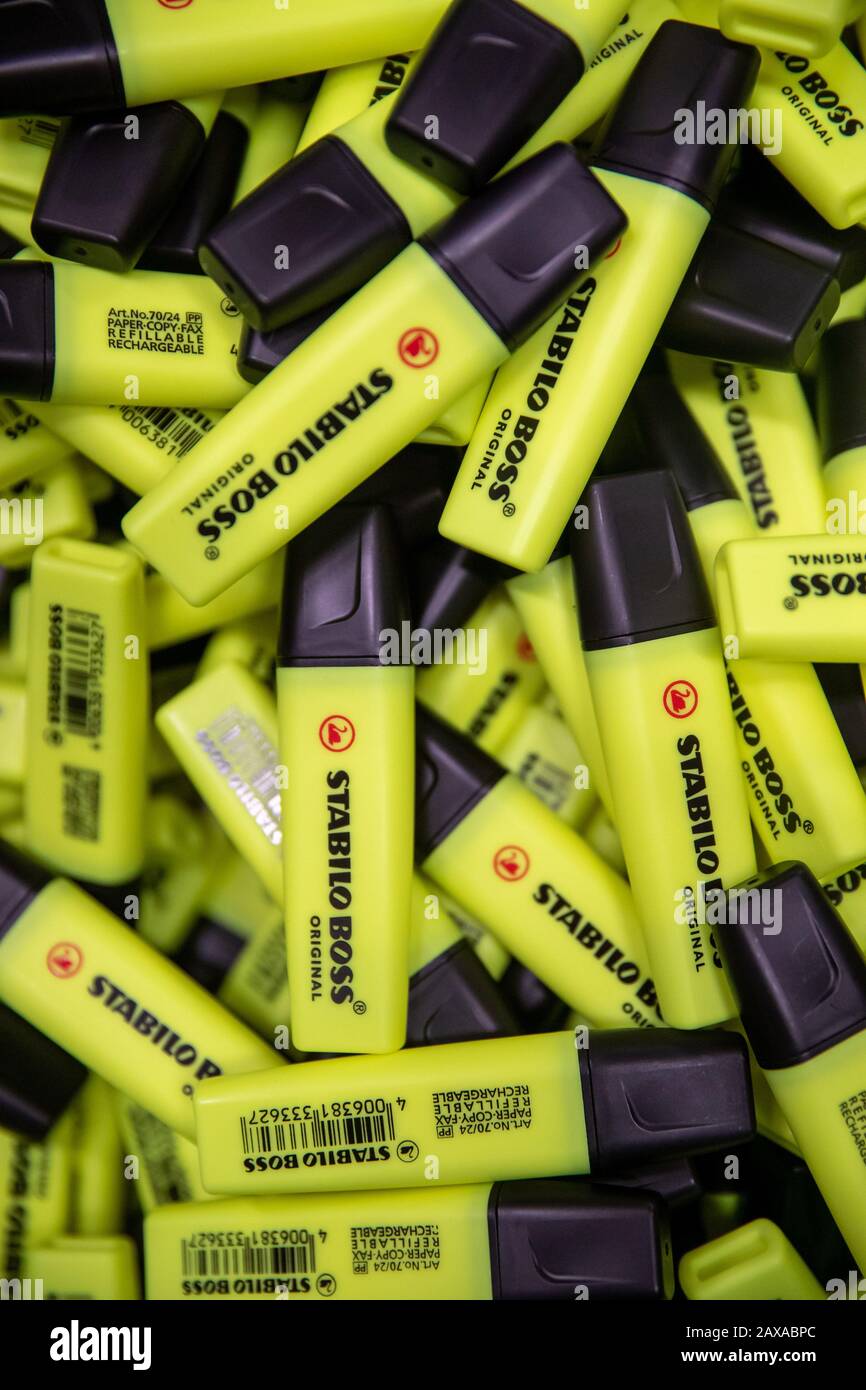 05 December 2019, Bavaria, Weißenburg: Highlighters with the lettering ...