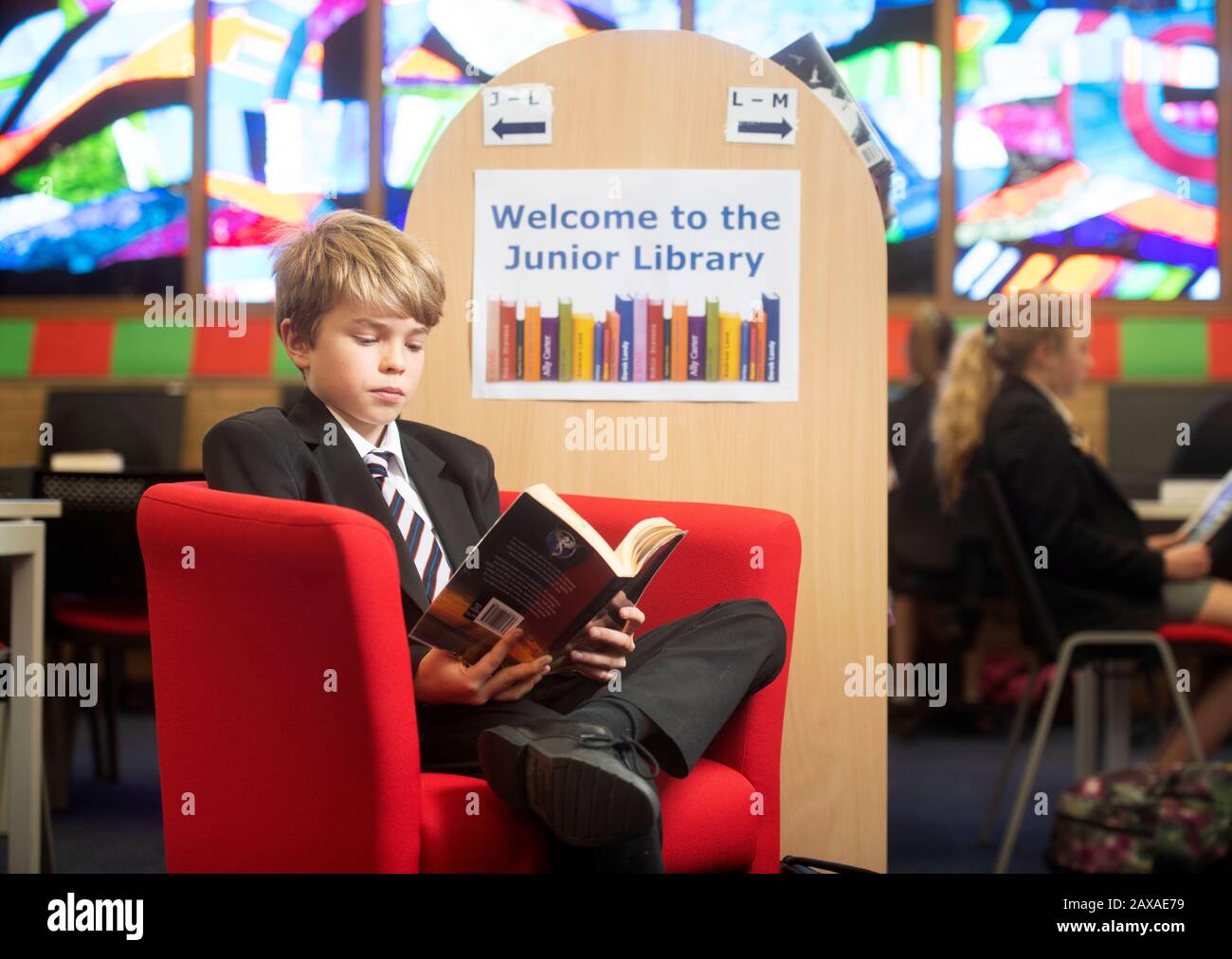 Girls uniform school read hi-res stock photography and images - Alamy