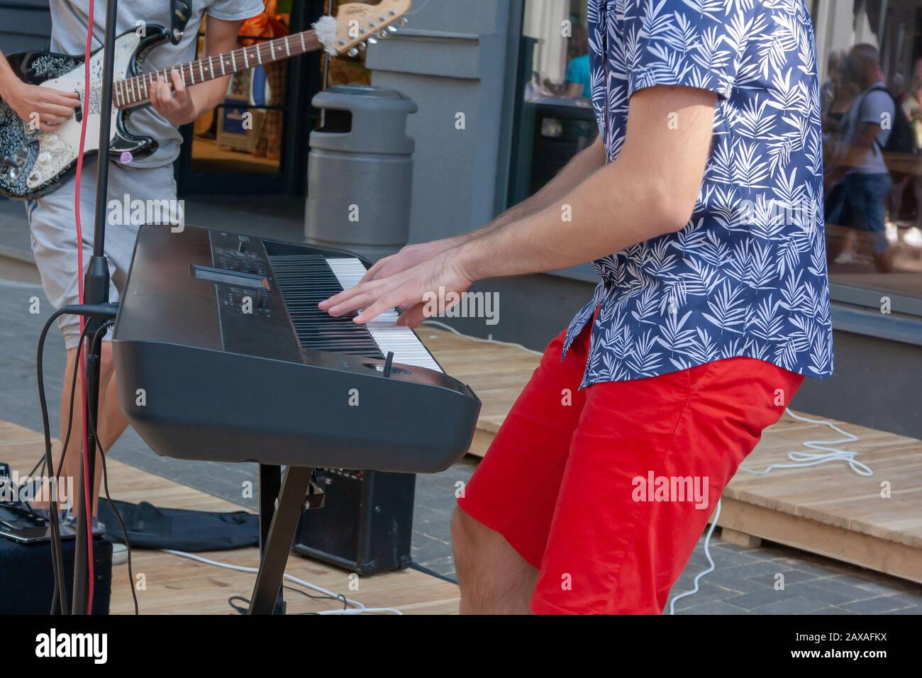 Synthesizer stage performance hi-res stock photography and images - Alamy