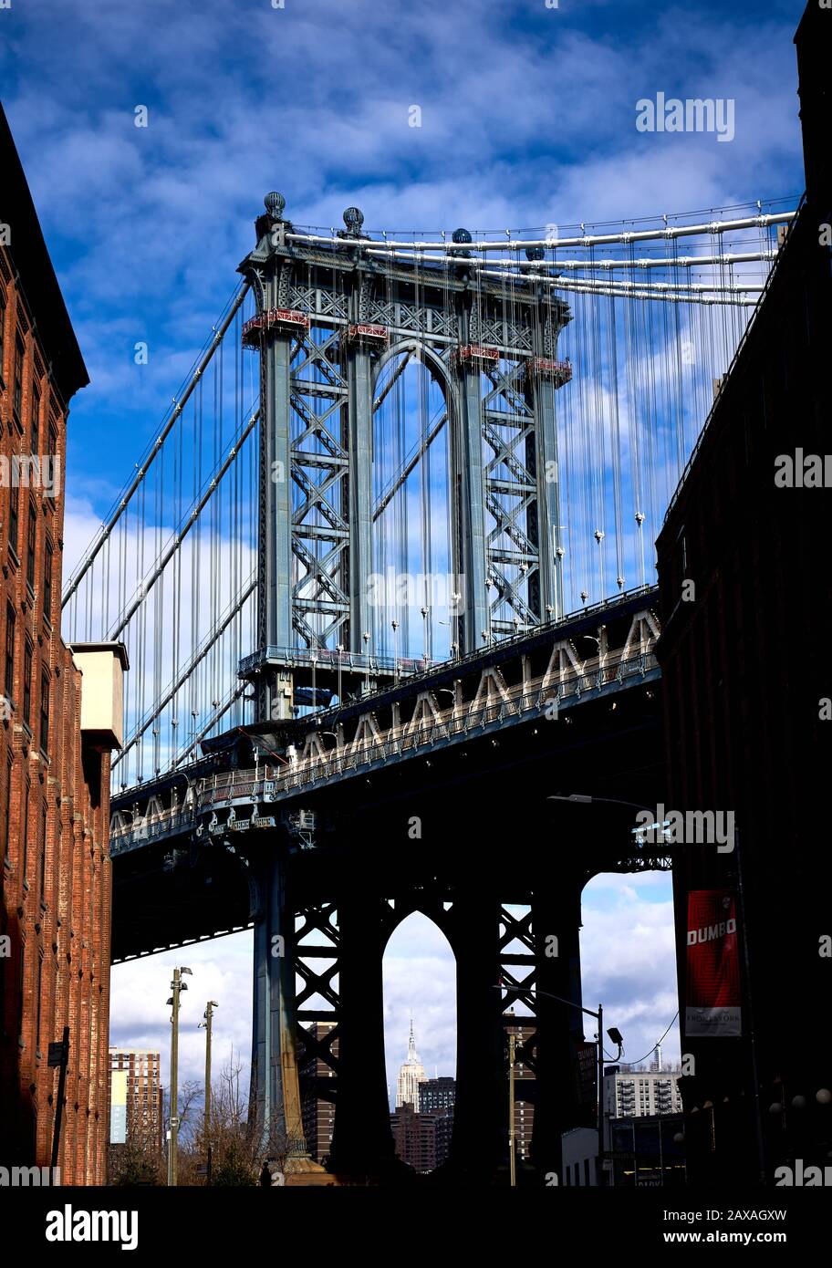 The Manhattan Bridge lined up with the Empire State Building in the ...