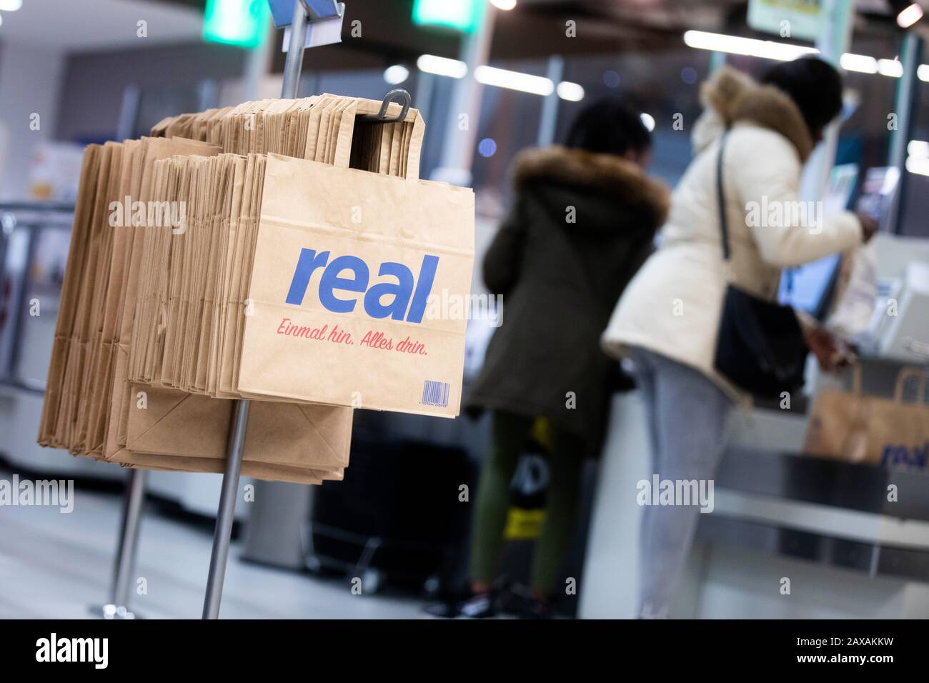 Real supermarket hi-res stock photography and images - Alamy