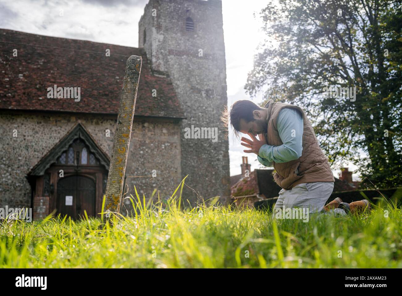 Male gravestone hi-res stock photography and images - Alamy