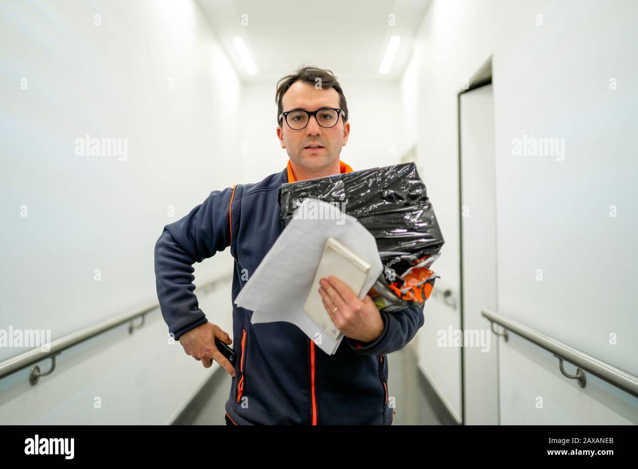 Carrying documents hi-res stock photography and images - Alamy