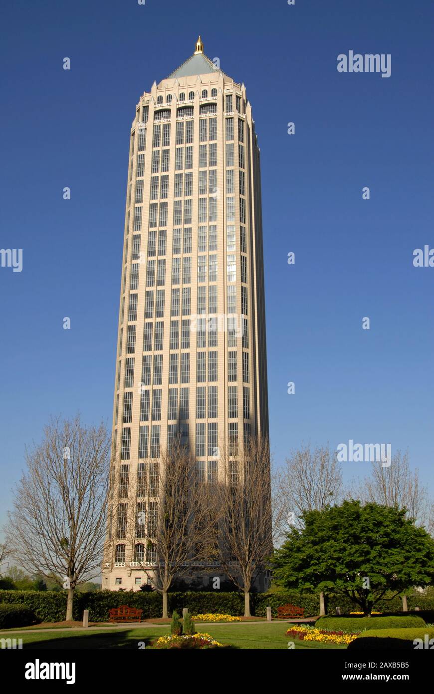 Modern Highrise Office Building in Midtown Atlanta Stock Photo - Alamy