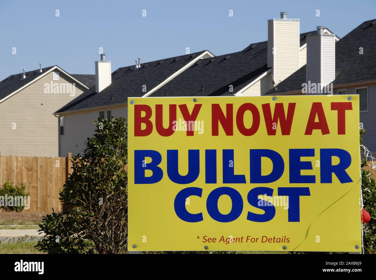 Advertising new homes sale hi-res stock photography and images - Alamy