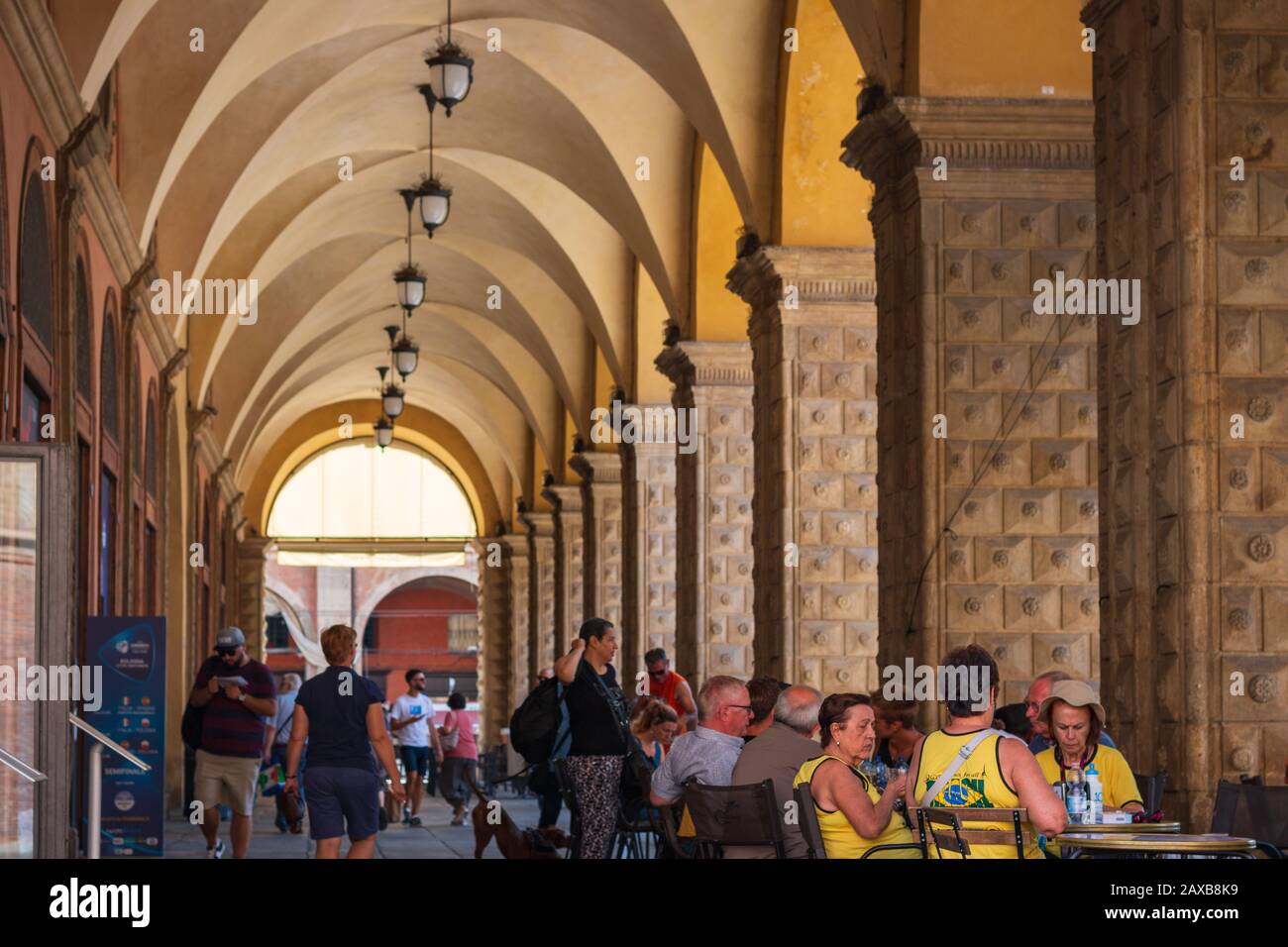 Bologna emilia romagna italy shopping arcade hi-res stock photography ...