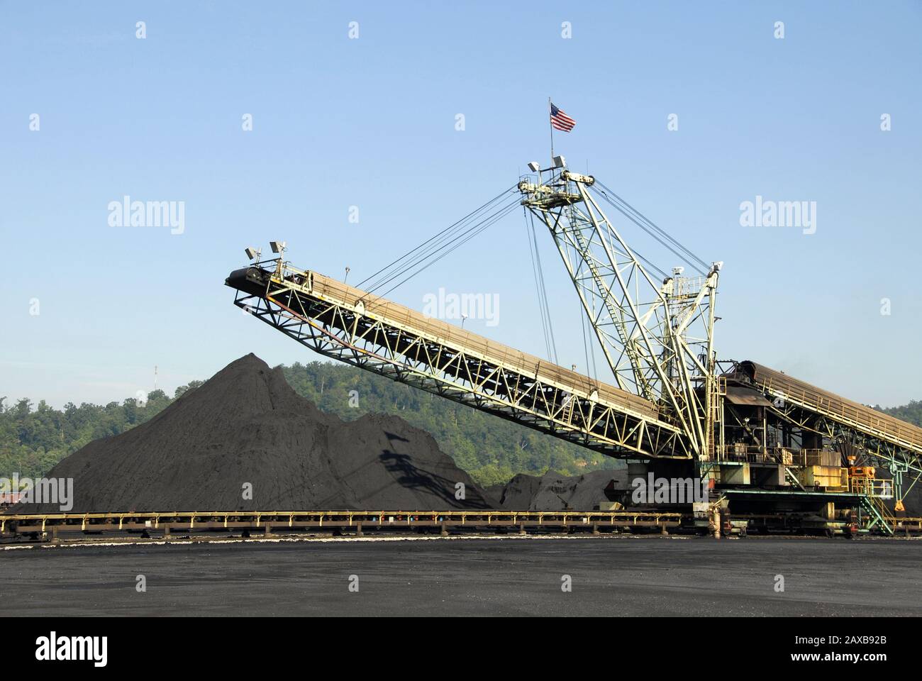 Large Industrial Machine used to Load Coal into Trains, Barges and ...
