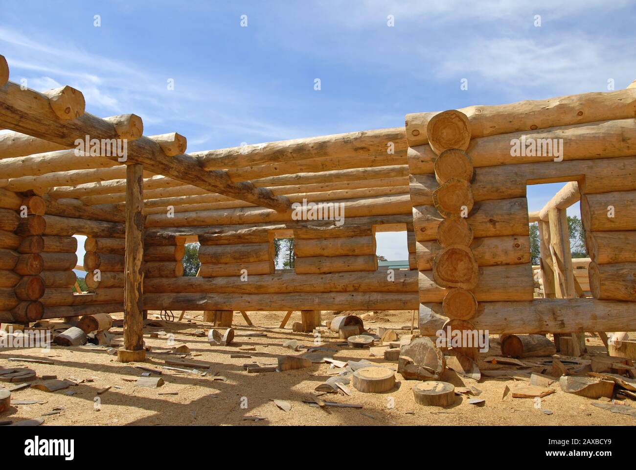 Log Home Construction Stock Photo - Alamy