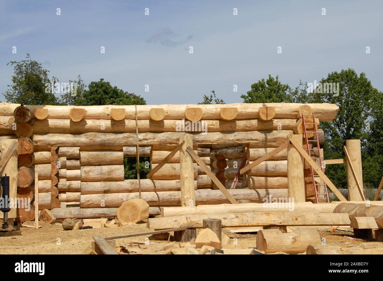 Log Home Construction Stock Photo - Alamy