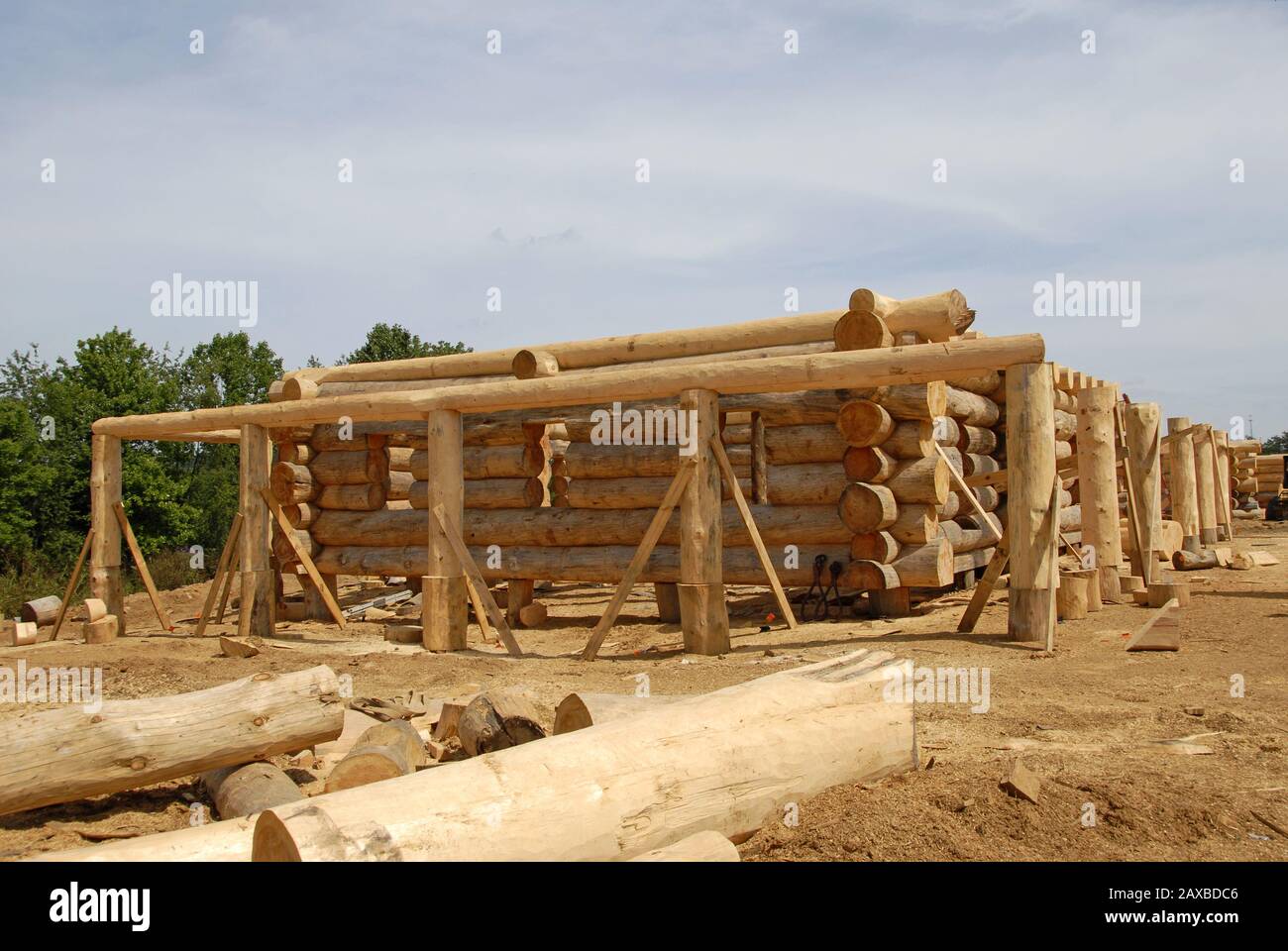 Log Home Construction Stock Photo - Alamy