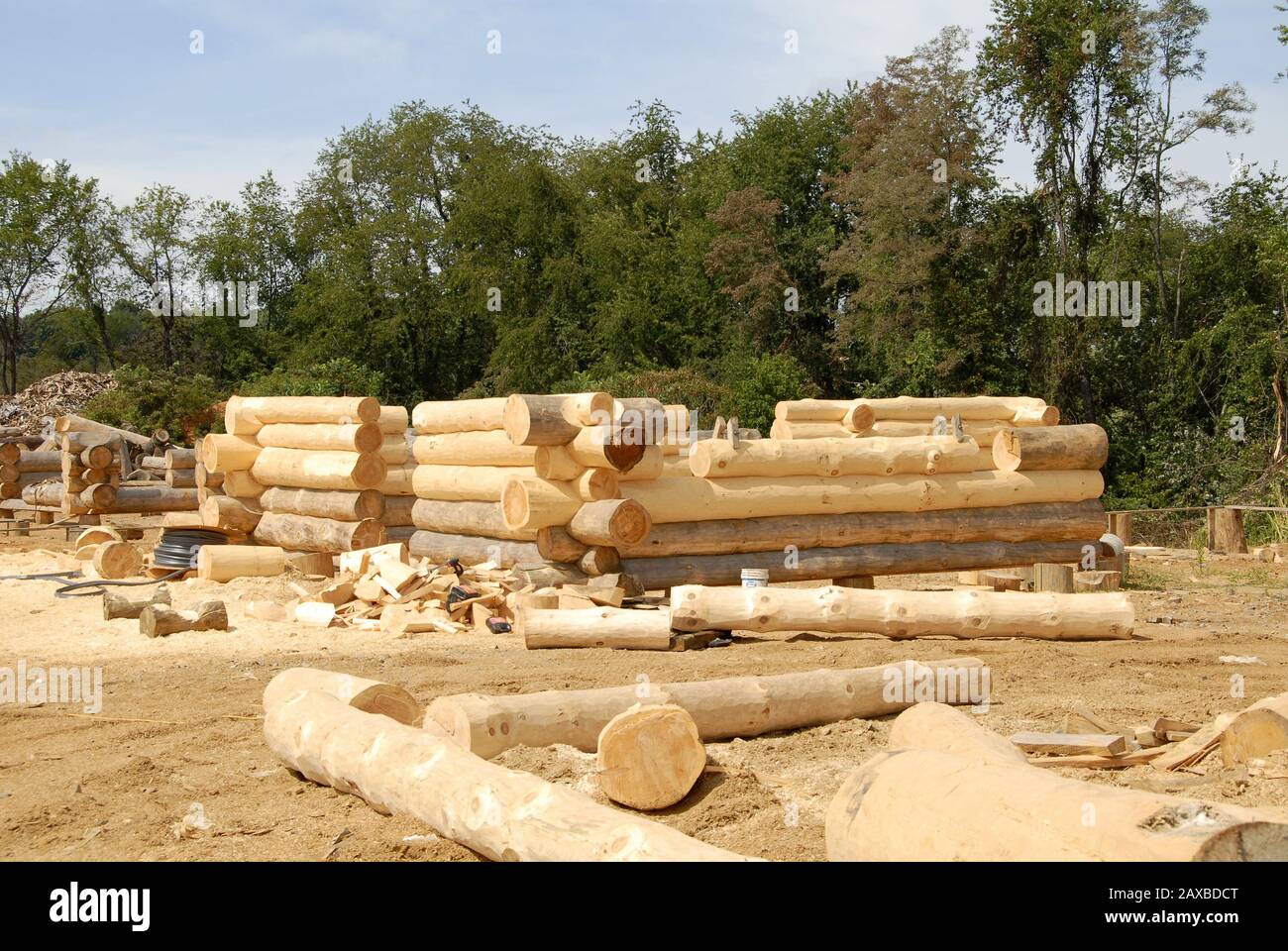 Log Home Construction Stock Photo - Alamy