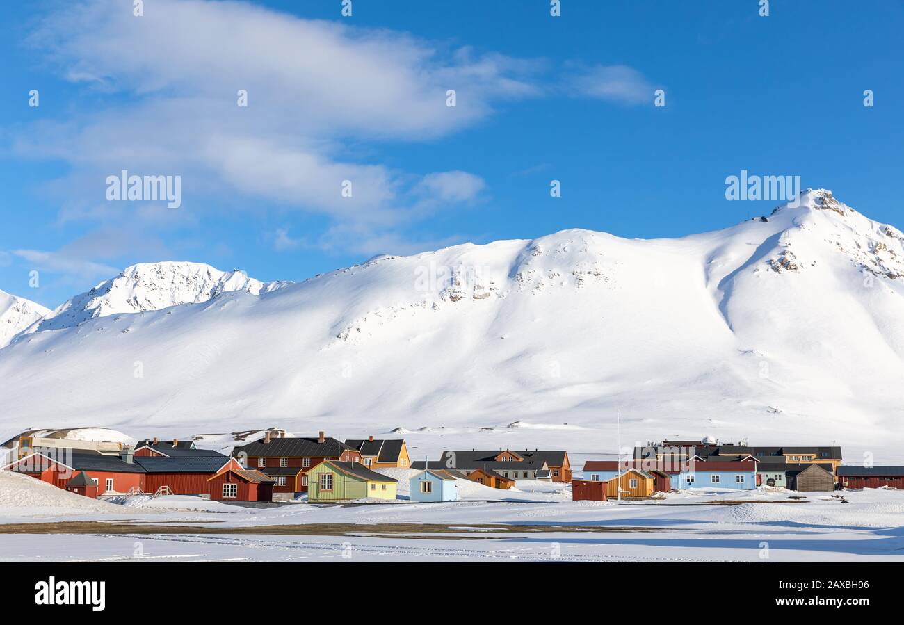 Ny alesund research station hi-res stock photography and images - Alamy