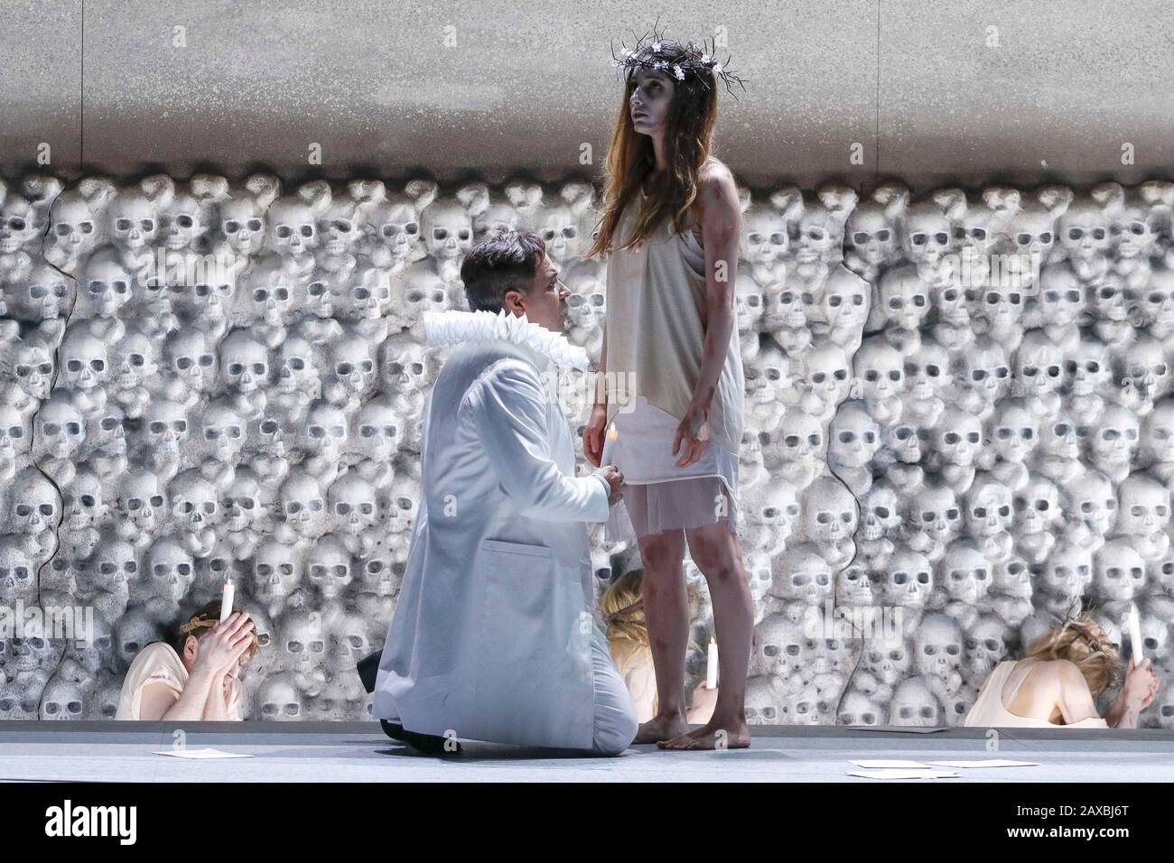 Gaston Rivero als Don Carlo in der Oper "Don Carlo" von Giuseppe Verdi ...