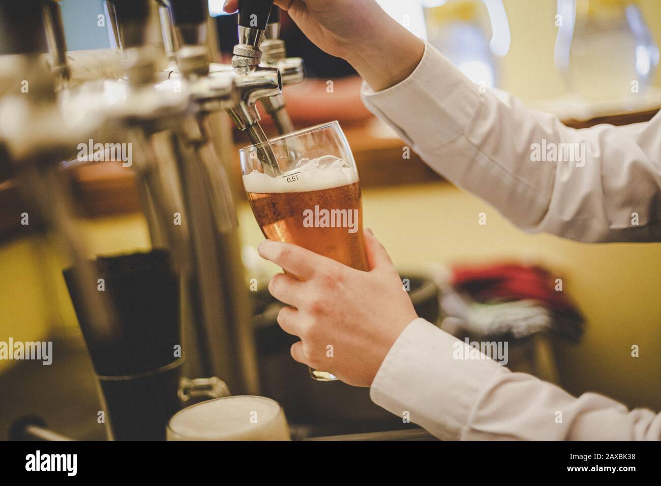 Female hands holding beer hi-res stock photography and images - Alamy