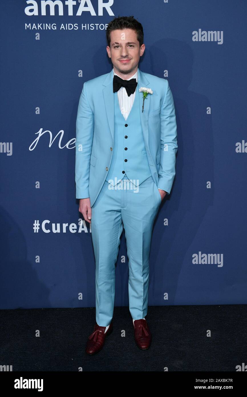 Charlie puth red carpet hi-res stock photography and images - Alamy