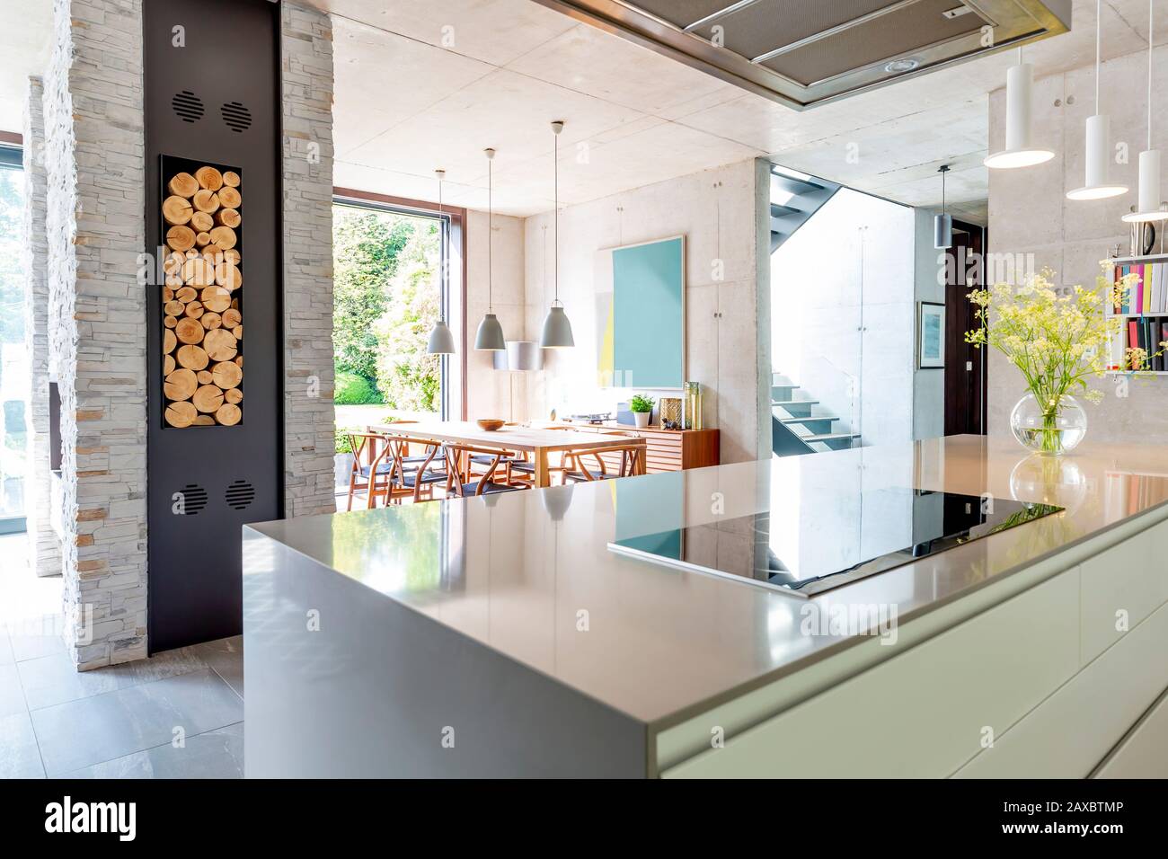 Modern open plan home hi-res stock photography and images - Alamy