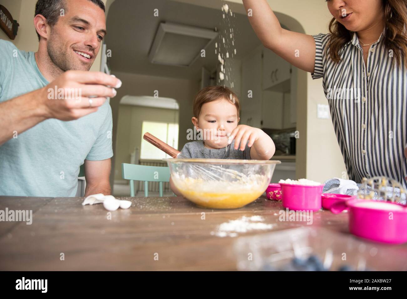 Family bake hi-res stock photography and images - Alamy