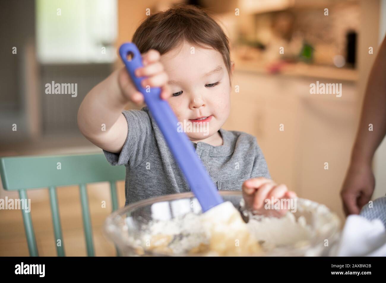 Cute asian and caucasian girl hi-res stock photography and images - Alamy