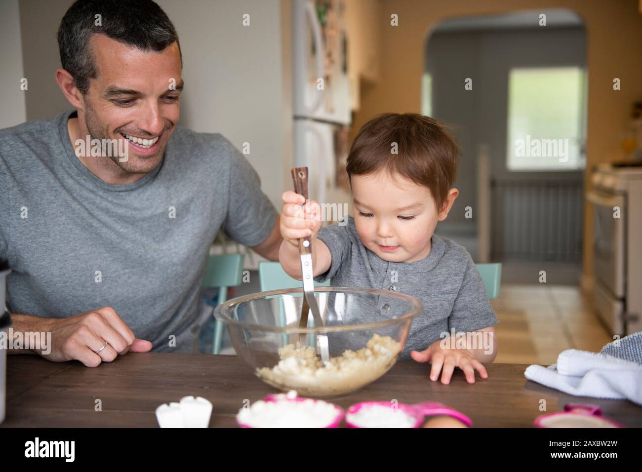 Child father bake hi-res stock photography and images - Alamy