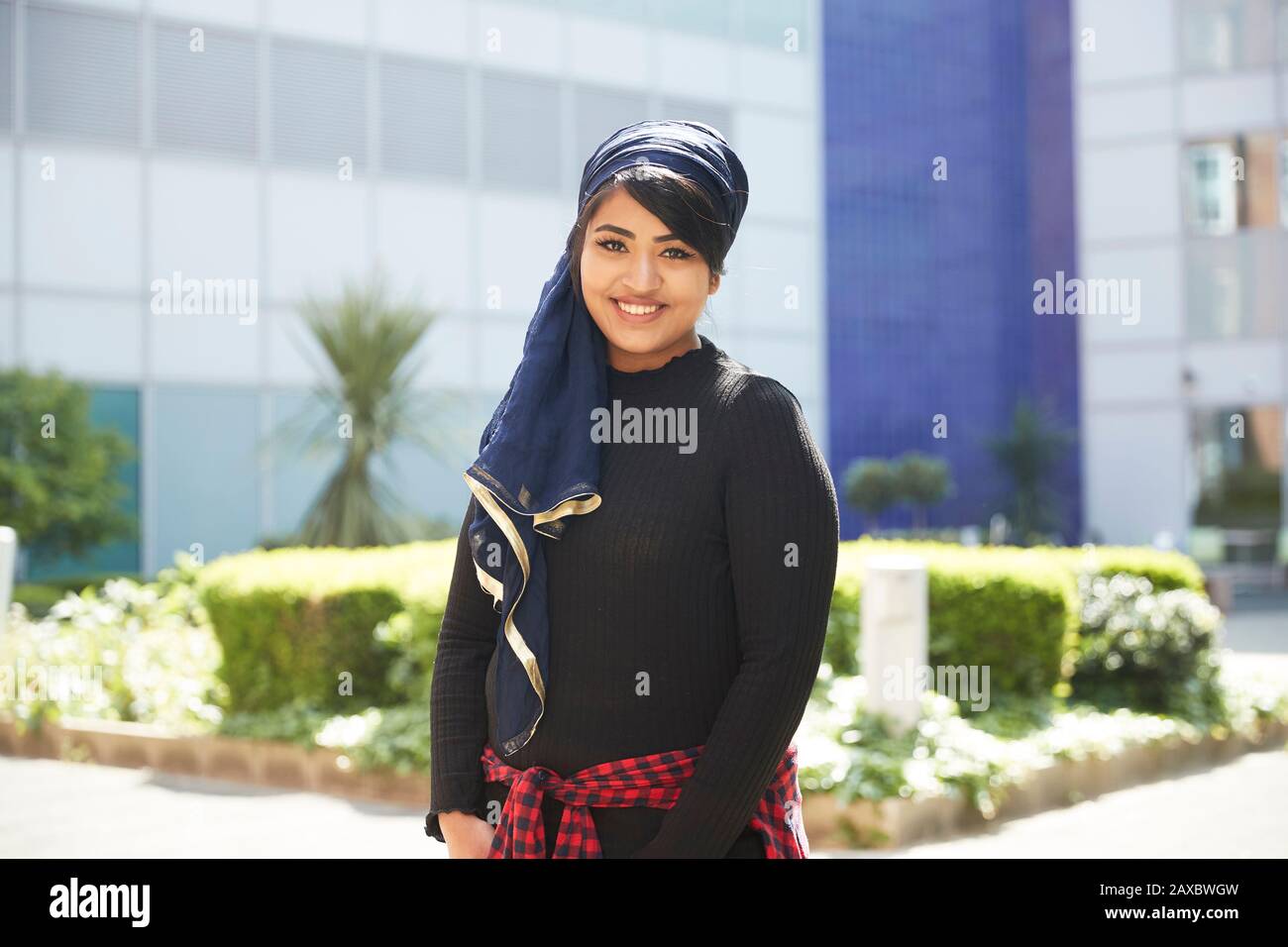 Young pakistani hi-res stock photography and images - Alamy