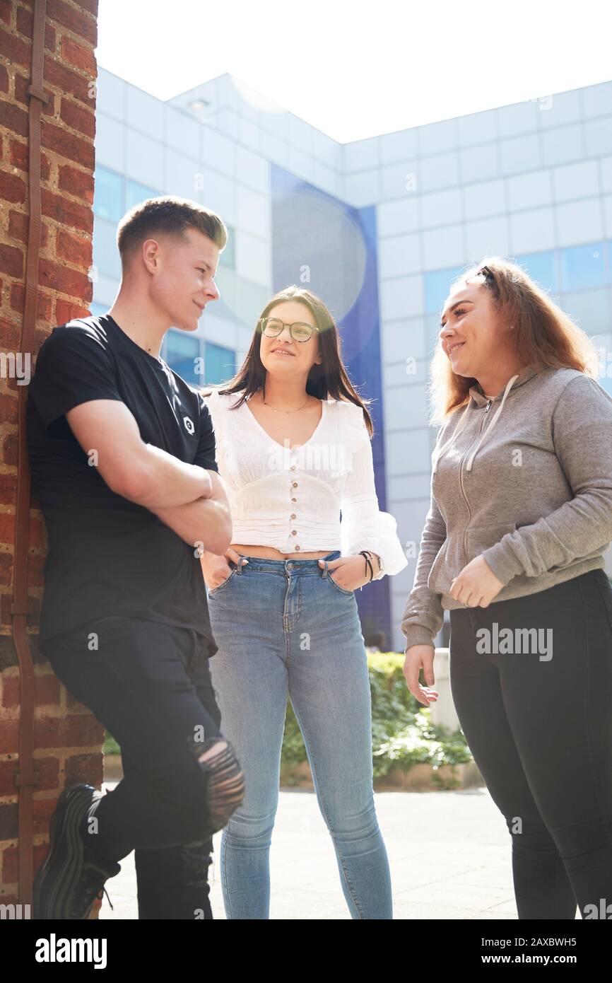 Teen talking outside boy girl hi-res stock photography and images - Alamy