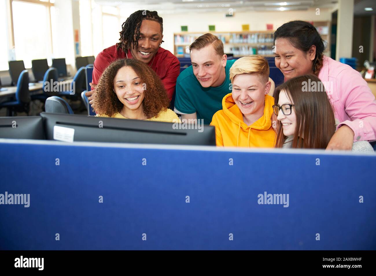 School computer lab hi-res stock photography and images - Alamy