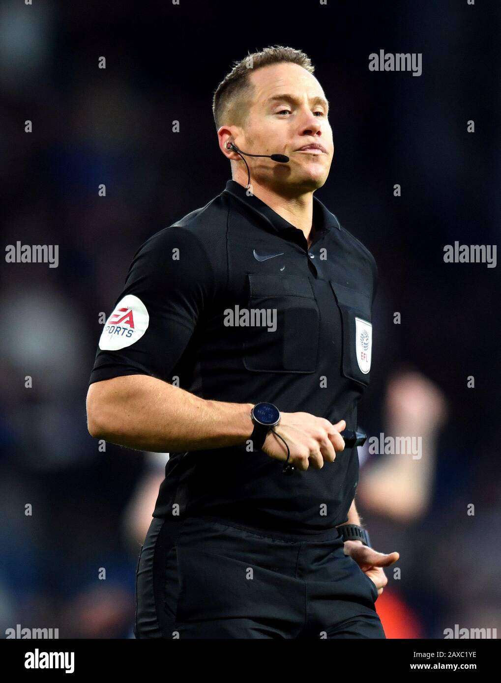 Stephen martin referee hi-res stock photography and images - Alamy