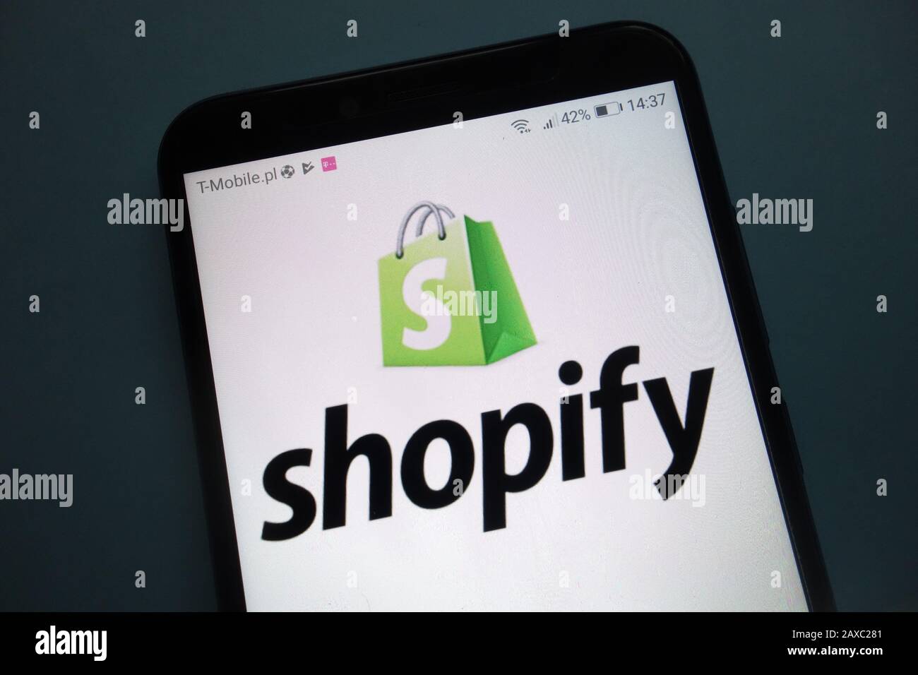 Shopify hi-res stock photography and images - Alamy