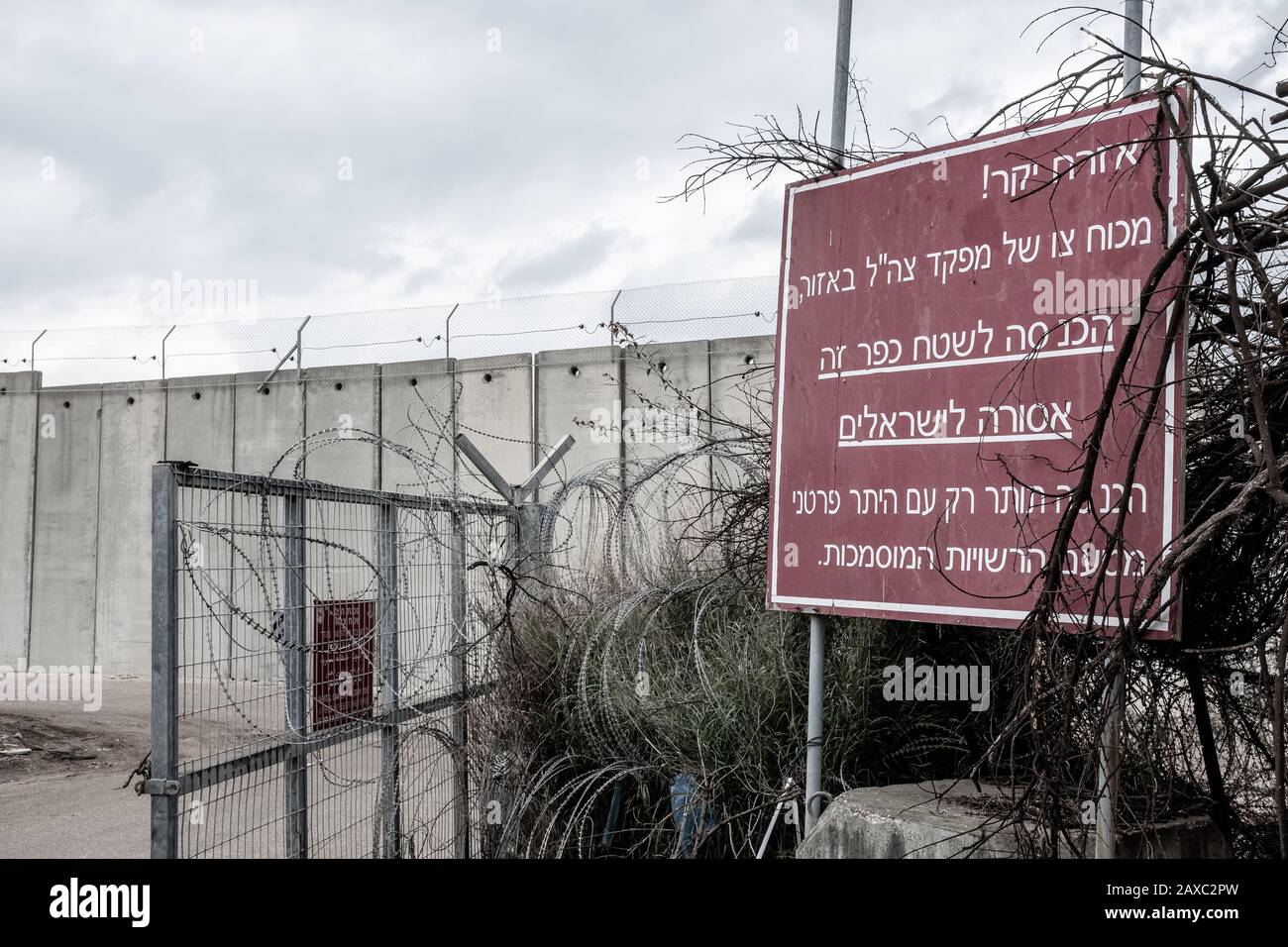 Isa triangle hi-res stock photography and images - Alamy