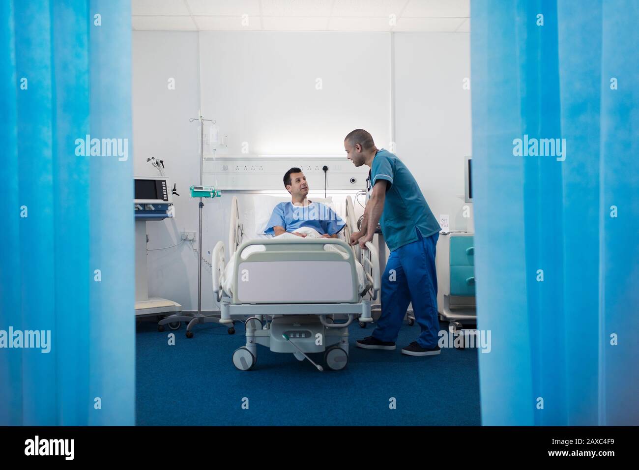 Hospital room and curtain hi-res stock photography and images - Alamy
