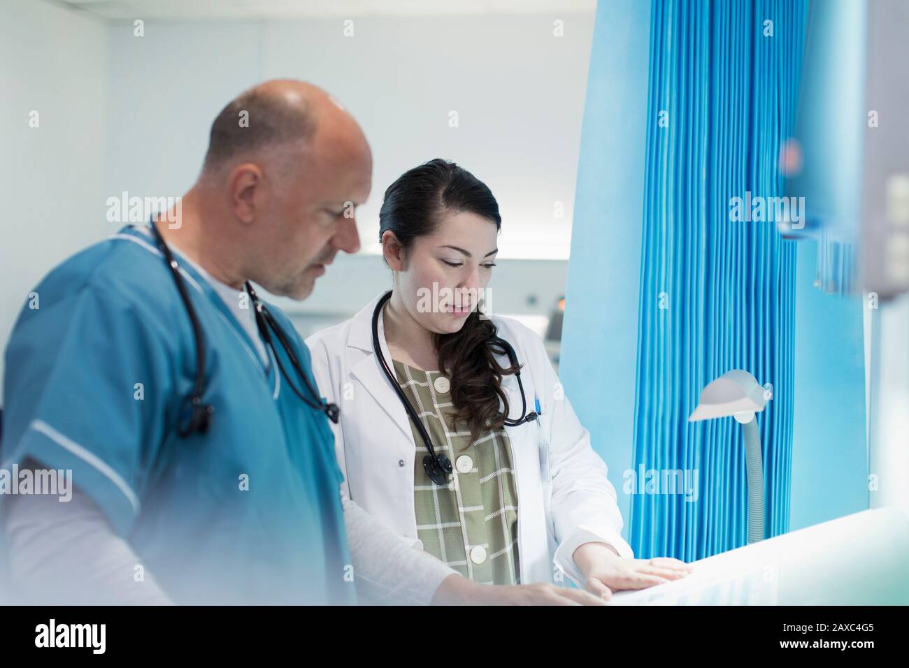 Doctors meeting, talking in hospital room Stock Photo - Alamy