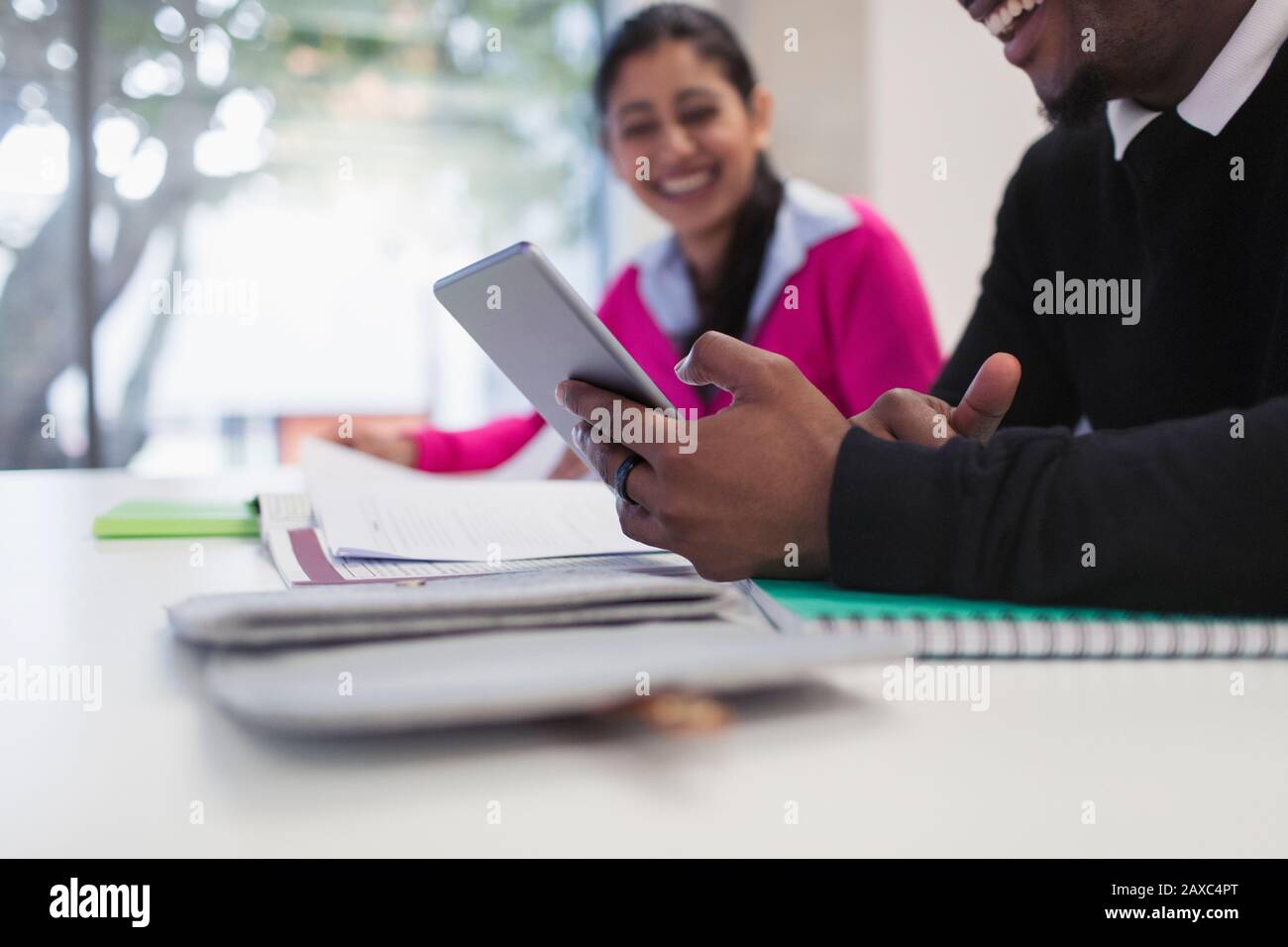 Tablet desk meeting hi-res stock photography and images - Alamy