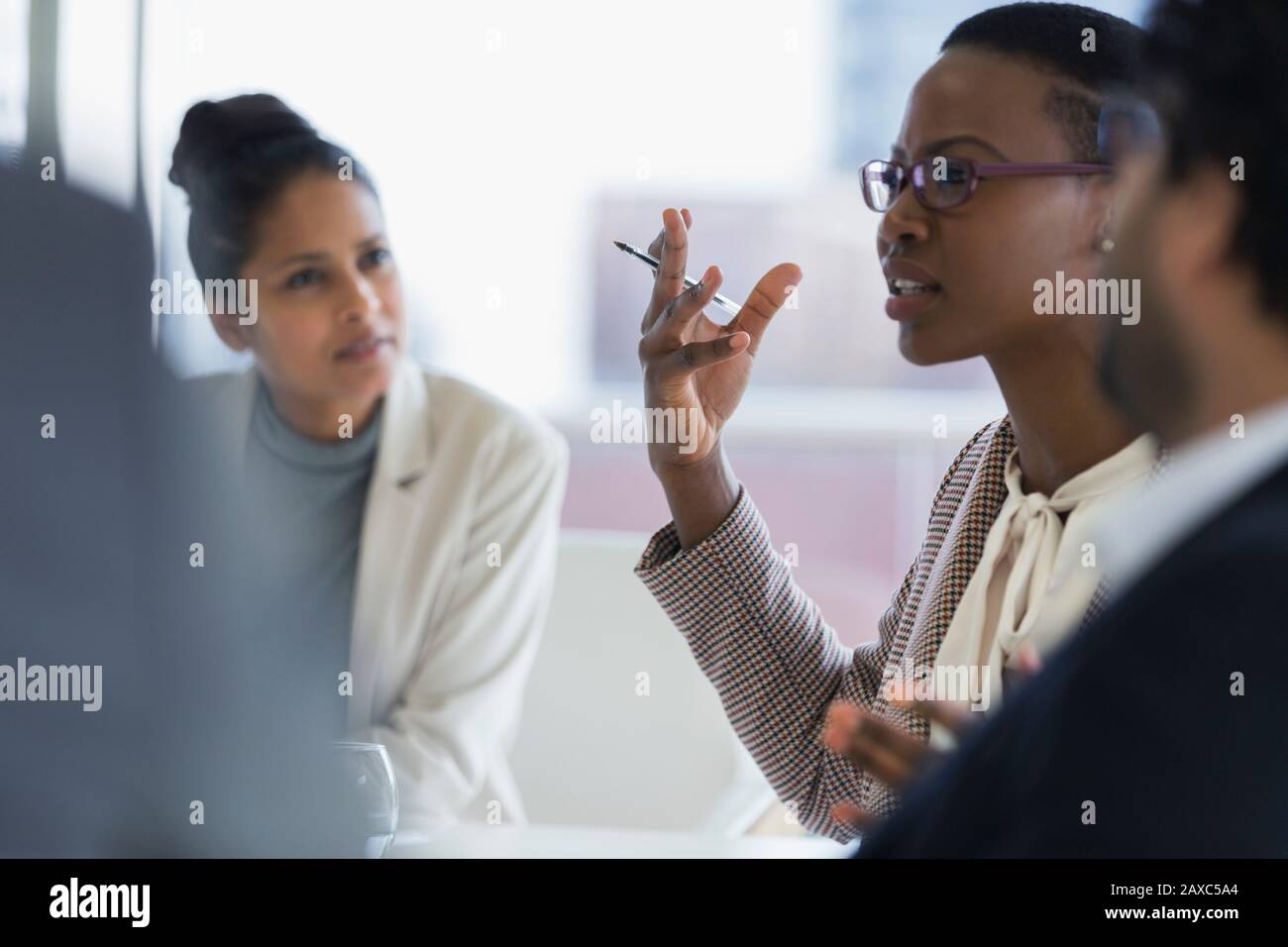 Explaining meeting hi-res stock photography and images - Alamy