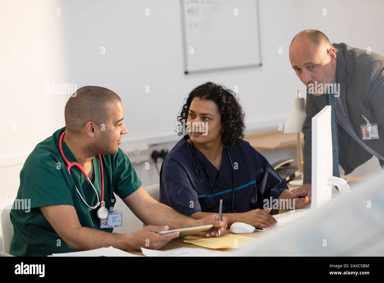Doctor and nurses working at computer in clinic Stock Photo - Alamy
