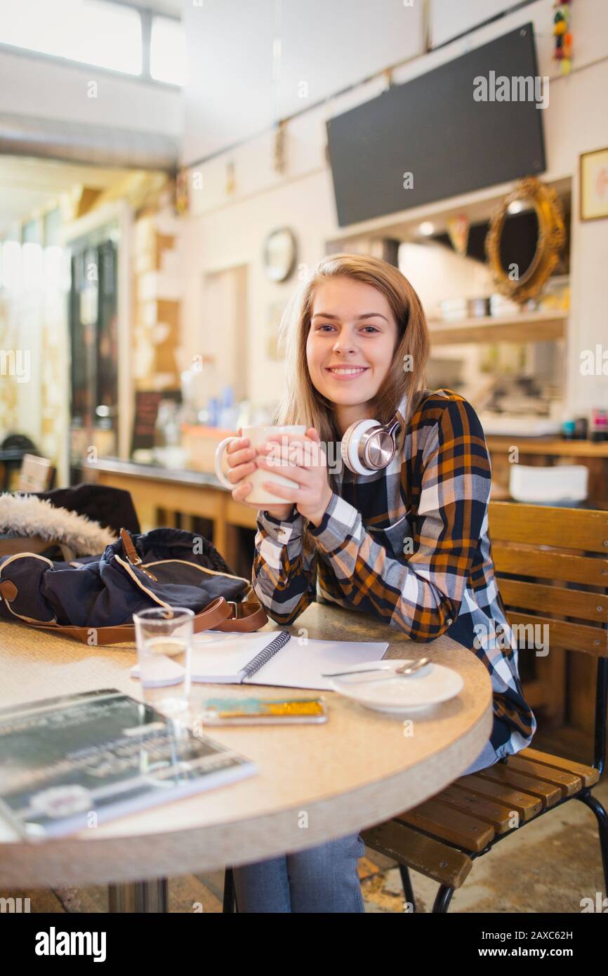 College student drinking coffee hi-res stock photography and images - Alamy