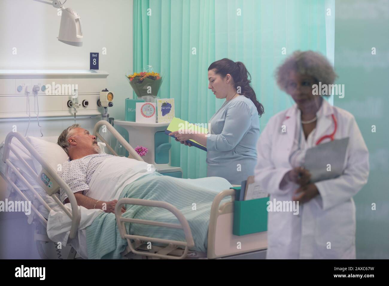 Doctors rounds hi-res stock photography and images - Alamy