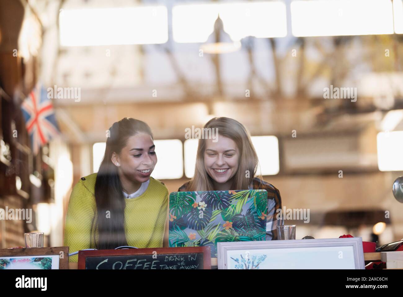 Cafe in front of university hi-res stock photography and images - Alamy
