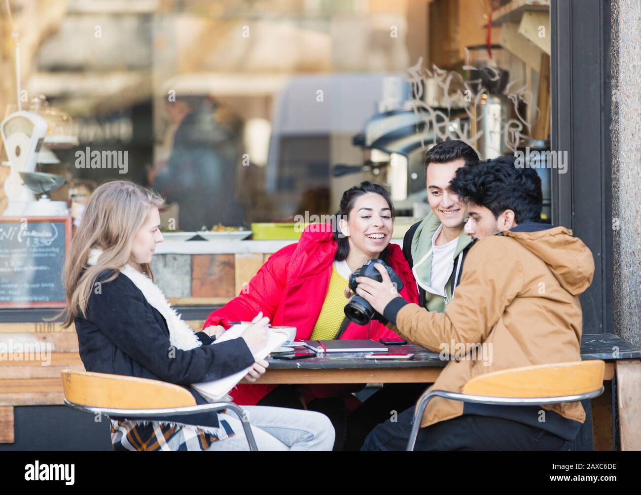 Four students studying outdoors hi-res stock photography and images - Alamy