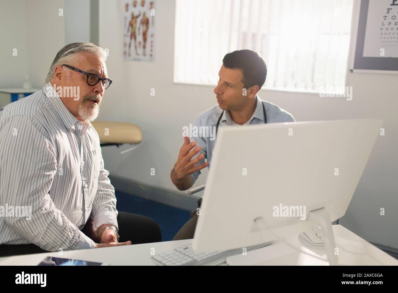 Doctor meeting patient in office hi-res stock photography and images ...