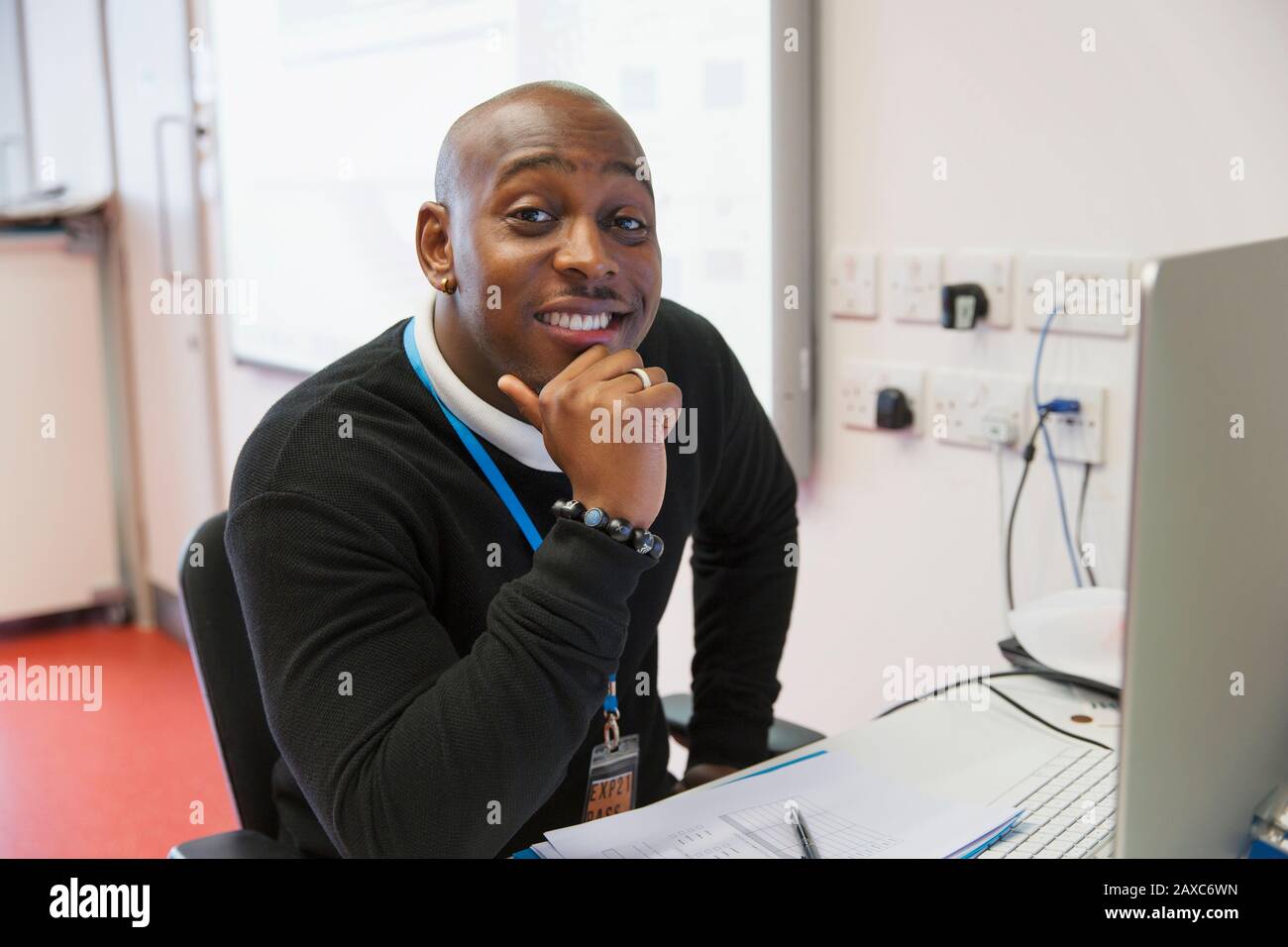 E classroom hi-res stock photography and images - Alamy